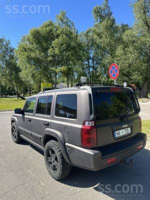 Grey Jeep Commander 2007 in Riga, with an engine capacity of 4.70 L and mileage of 270 thousand km for 4500 €, photo 8 on AUTOMOTO.COM.LV