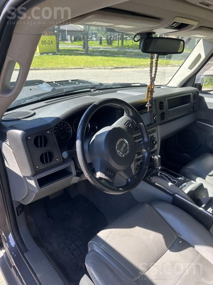 Grey Jeep Commander 2007 in Riga, with an engine capacity of 4.70 L and mileage of 270 thousand km for 4500 €, photo 10 on AUTOMOTO.COM.LV