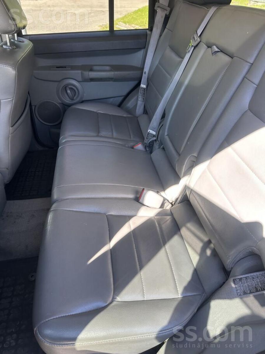 Grey Jeep Commander 2007 in Riga, with an engine capacity of 4.70 L and mileage of 270 thousand km for 4500 €, photo 13 on AUTOMOTO.COM.LV
