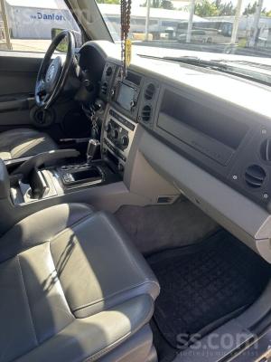 Grey Jeep Commander 2007 in Riga, with an engine capacity of 4.70 L and mileage of 270 thousand km for 4500 €, photo 14 on AUTOMOTO.COM.LV
