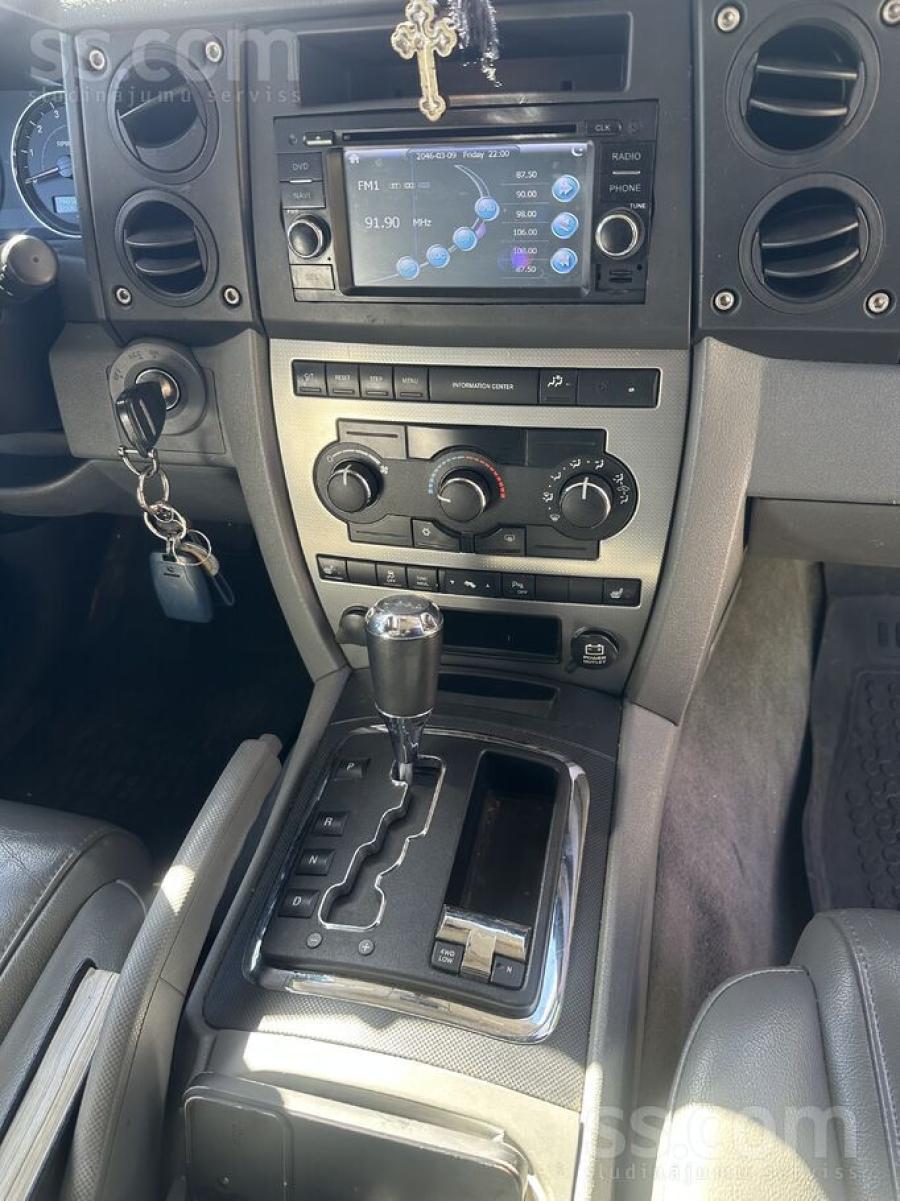 Grey Jeep Commander 2007 in Riga, with an engine capacity of 4.70 L and mileage of 270 thousand km for 4500 €, photo 15 on AUTOMOTO.COM.LV