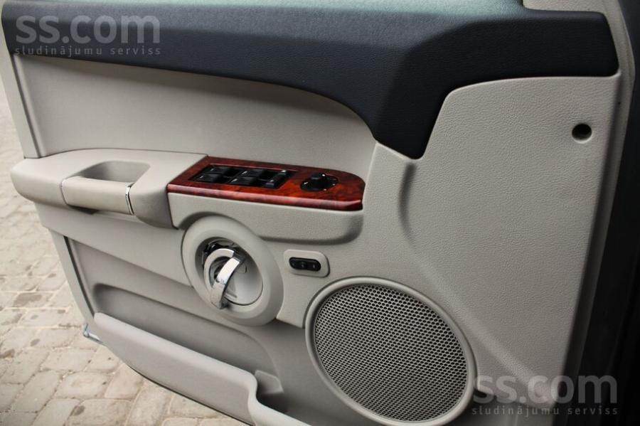 Grey Jeep Commander 2008 in Riga, with an engine capacity of 3.00 L and mileage of 0 thousand km for 8990 €, photo 18 on AUTOMOTO.COM.LV