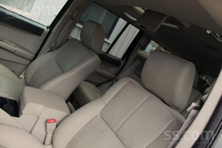 Grey Jeep Commander 2008 in Riga, with an engine capacity of 3.00 L and mileage of 0 thousand km for 8990 €, photo 20 on AUTOMOTO.COM.LV