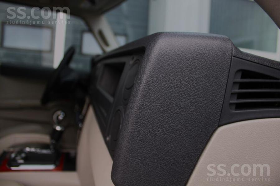 Grey Jeep Commander 2008 in Riga, with an engine capacity of 3.00 L and mileage of 0 thousand km for 8990 €, photo 23 on AUTOMOTO.COM.LV