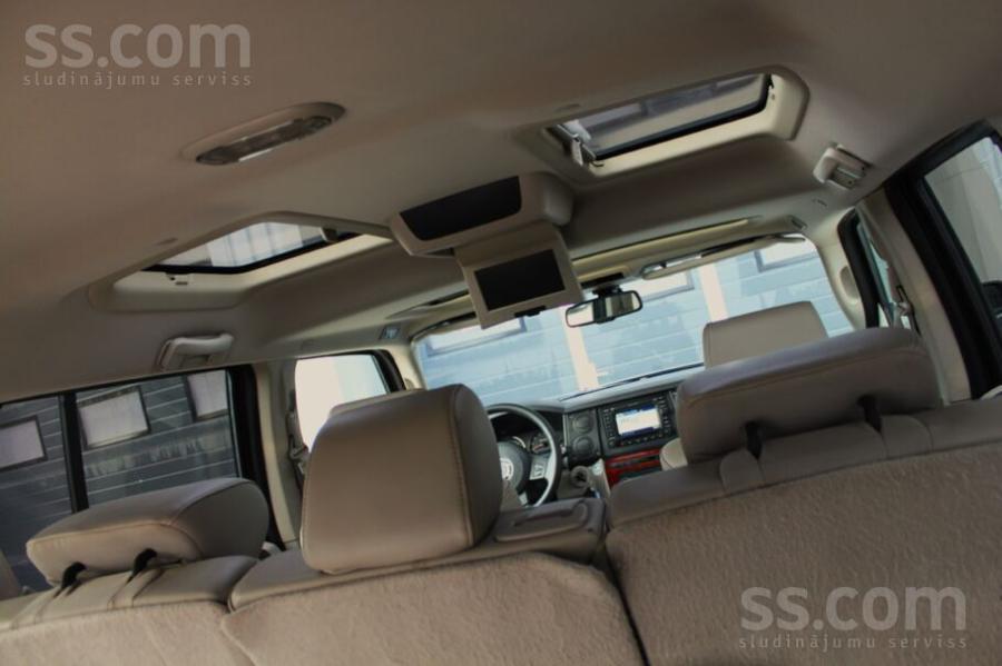 Grey Jeep Commander 2008 in Riga, with an engine capacity of 3.00 L and mileage of 0 thousand km for 8990 €, photo 32 on AUTOMOTO.COM.LV