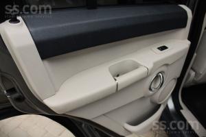 Grey Jeep Commander 2008 in Riga, with an engine capacity of 3.00 L and mileage of 0 thousand km for 8990 €, photo 34 on AUTOMOTO.COM.LV