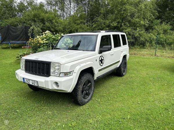 Белый Джип Коммандер 2007 в Вильнюс, объемом двигателя 5.70 л и пробегом 305 тыс. км за 6300 €, фото 1 на AUTOMOTO.COM.LV