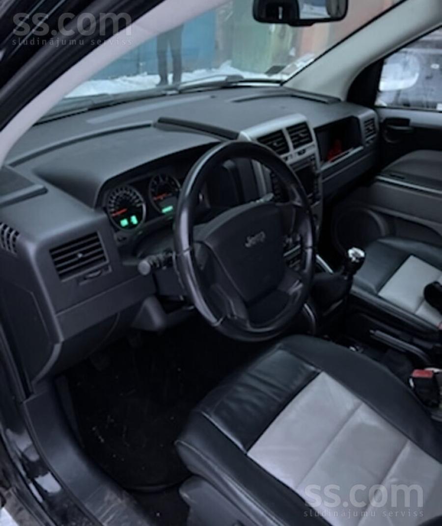 Black Jeep Compass 2007 in Riga, with an engine capacity of 2.00 L and mileage of 262 thousand km for 3600 €, photo 4 on AUTOMOTO.COM.LV
