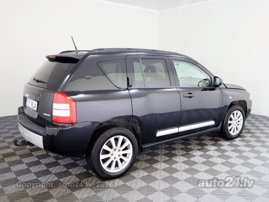 Melns Jeep Compass 2008 Tallina, ar dzinēja tilpumu 2.40 L un nobraukumu 215 tūkst. km par 1999 €, foto 4 vietnē AUTOMOTO.COM.LV