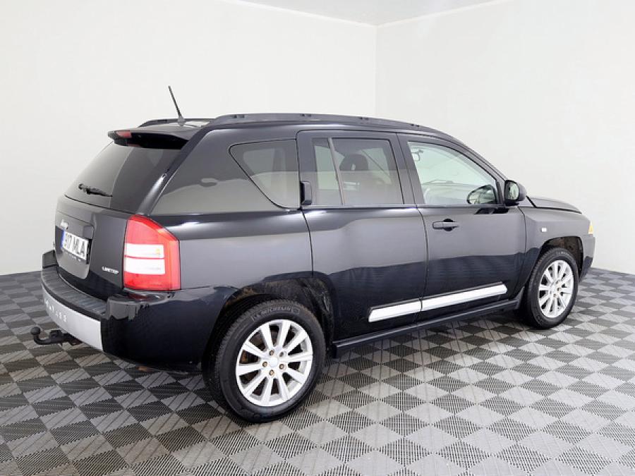 Black Jeep Compass 2008 in Tallinn, with an engine capacity of 2.40 L and mileage of 215 thousand km for 1999 €, photo 4 on AUTOMOTO.COM.LV