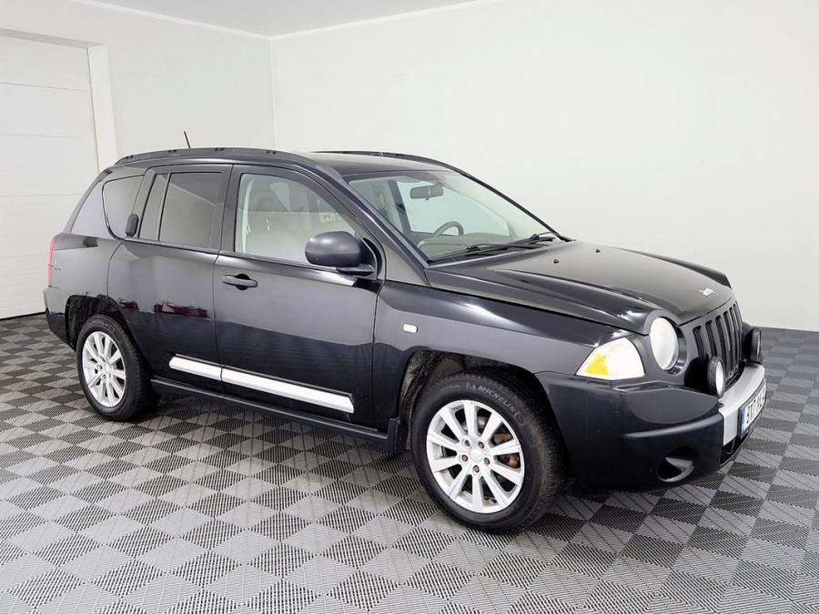 Black Jeep Compass 2008 in Tallinn, with an engine capacity of 2.40 L and mileage of 215 thousand km for 1999 €, photo 9 on AUTOMOTO.COM.LV