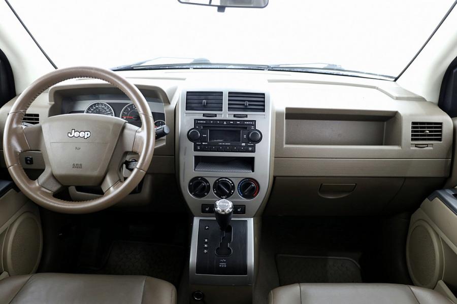 Black Jeep Compass 2008 in Tallinn, with an engine capacity of 2.40 L and mileage of 215 thousand km for 1999 €, photo 13 on AUTOMOTO.COM.LV