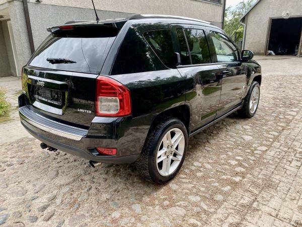 Melns Jeep Compass 2011 Šauļi, ar dzinēja tilpumu 2.14 L un nobraukumu 188 tūkst. km par 4999 €, foto 3 vietnē AUTOMOTO.COM.LV