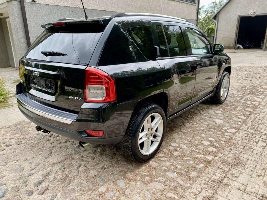 Melns Jeep Compass 2011 Šauļi, ar dzinēja tilpumu 2.14 L un nobraukumu 188 tūkst. km par 4999 €, foto 4 vietnē AUTOMOTO.COM.LV