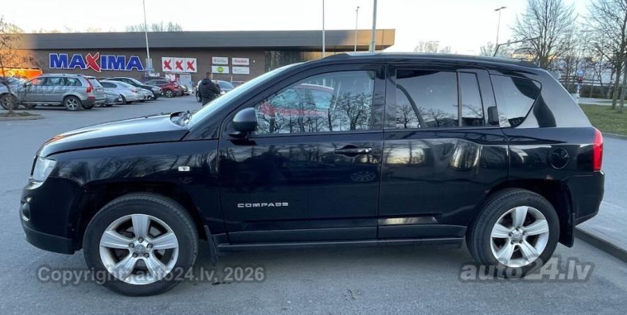 Black Jeep Compass 2012 in Tallinn, with an engine capacity of 2.40 L and mileage of 297 thousand km for 3800 €, photo 3 on AUTOMOTO.COM.LV