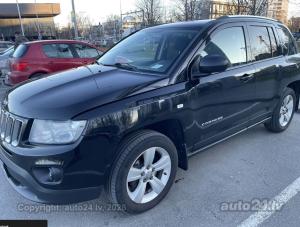 Black Jeep Compass 2012 in Tallinn, with an engine capacity of 2.40 L and mileage of 297 thousand km for 3800 €, photo 4 on AUTOMOTO.COM.LV