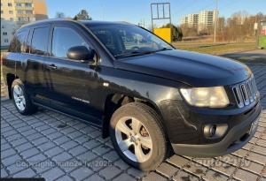 Black Jeep Compass 2012 in Tallinn, with an engine capacity of 2.40 L and mileage of 297 thousand km for 3800 €, photo 5 on AUTOMOTO.COM.LV