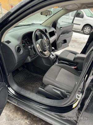Black Jeep Compass 2012 in Tallinn, with an engine capacity of 2.40 L and mileage of 297 thousand km for 3800 €, photo 9 on AUTOMOTO.COM.LV