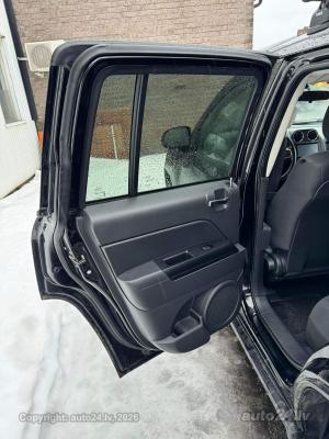 Black Jeep Compass 2012 in Tallinn, with an engine capacity of 2.40 L and mileage of 297 thousand km for 3800 €, photo 11 on AUTOMOTO.COM.LV