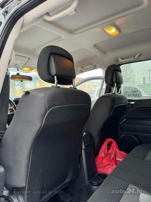 Black Jeep Compass 2012 in Tallinn, with an engine capacity of 2.40 L and mileage of 297 thousand km for 3800 €, photo 12 on AUTOMOTO.COM.LV