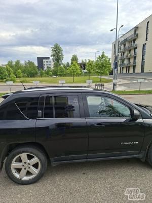 Black Jeep Compass 2012 in Vilnius, with an engine capacity of 2.40 L and mileage of 186 thousand km for 3700 €, photo 5 on AUTOMOTO.COM.LV