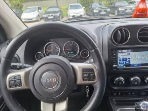 Black Jeep Compass 2012 in Vilnius, with an engine capacity of 2.40 L and mileage of 186 thousand km for 3700 €, photo 6 on AUTOMOTO.COM.LV