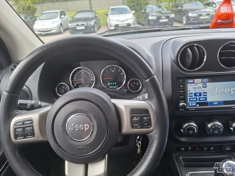 Black Jeep Compass 2012 in Vilnius, with an engine capacity of 2.40 L and mileage of 186 thousand km for 3700 €, photo 6 on AUTOMOTO.COM.LV