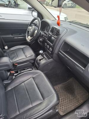 Black Jeep Compass 2012 in Vilnius, with an engine capacity of 2.40 L and mileage of 186 thousand km for 3700 €, photo 7 on AUTOMOTO.COM.LV