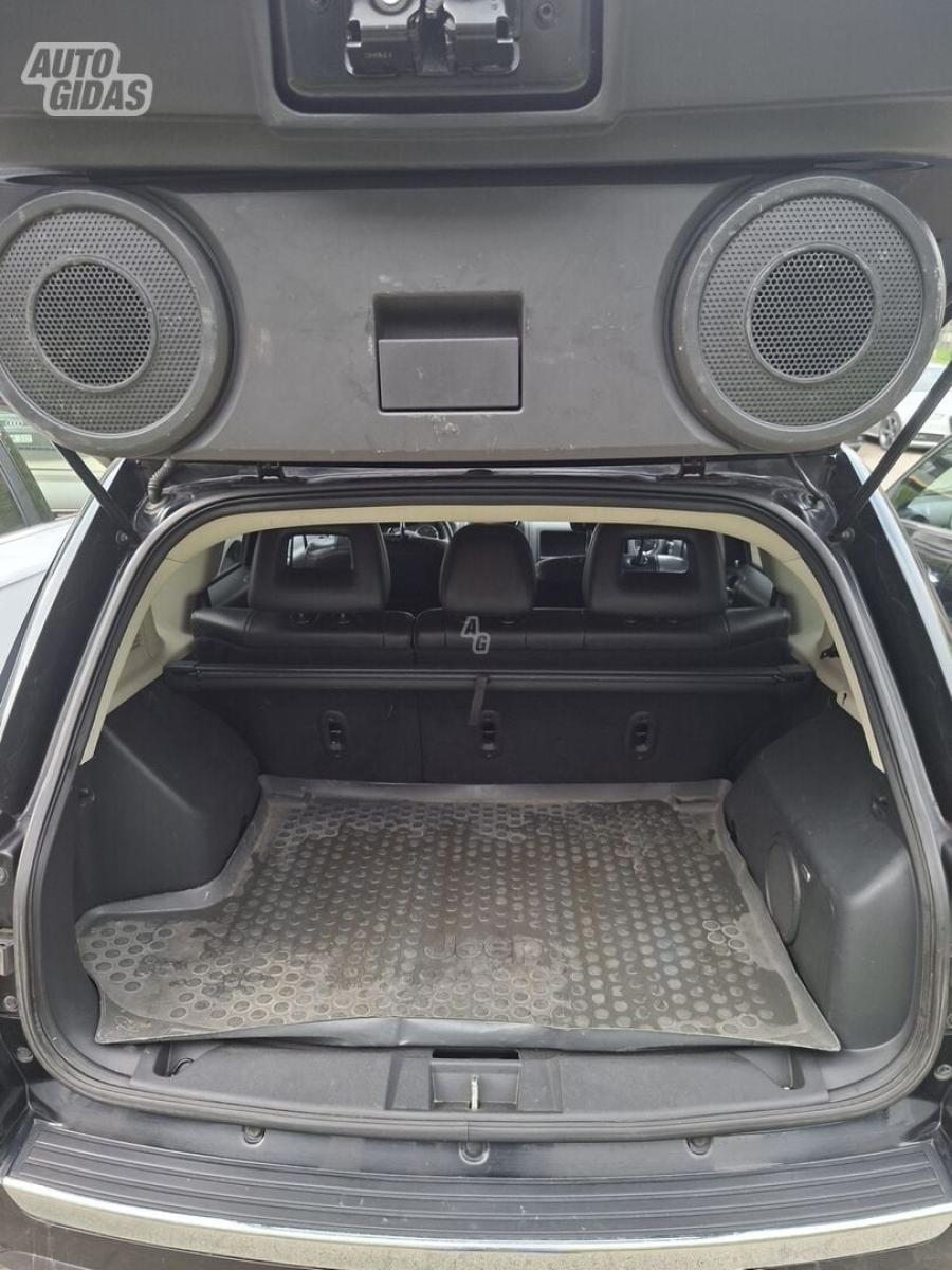 Black Jeep Compass 2012 in Vilnius, with an engine capacity of 2.40 L and mileage of 186 thousand km for 3700 €, photo 9 on AUTOMOTO.COM.LV