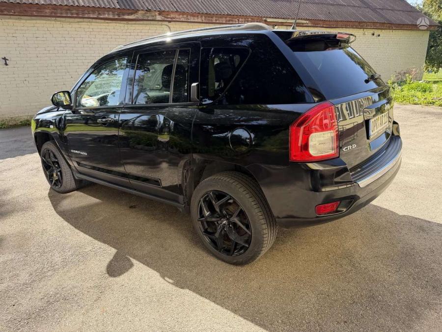 Black Jeep Compass 2012 in Varena, with an engine capacity of 2.14 L and mileage of 182 thousand km for 4650 €, photo 4 on AUTOMOTO.COM.LV