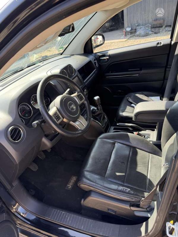 Melns Jeep Compass 2012 Varėna, ar dzinēja tilpumu 2.14 L un nobraukumu 182 tūkst. km par 4650 €, foto 6 vietnē AUTOMOTO.COM.LV