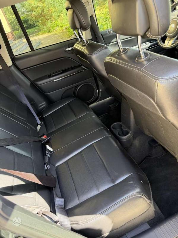 Melns Jeep Compass 2012 Varėna, ar dzinēja tilpumu 2.14 L un nobraukumu 182 tūkst. km par 4650 €, foto 8 vietnē AUTOMOTO.COM.LV