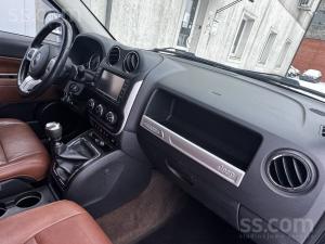 Black Jeep Compass 2014 in Daugavpils, with an engine capacity of 2.20 L and mileage of 0 thousand km for 6400 €, photo 16 on AUTOMOTO.COM.LV