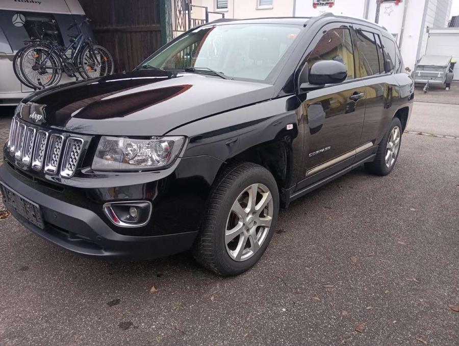 Black Jeep Compass 2014 in Utena, with an engine capacity of 2.14 L and mileage of 189 thousand km for 7990 €, photo 1 on AUTOMOTO.COM.LV