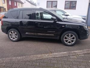 Black Jeep Compass 2014 in Utena, with an engine capacity of 2.14 L and mileage of 189 thousand km for 7990 €, photo 4 on AUTOMOTO.COM.LV