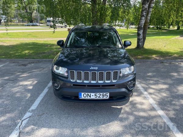 Black Jeep Compass 2014 in Riga, with an engine capacity of 2.20 L and mileage of 182 thousand km for 6390 €, photo 2 on AUTOMOTO.COM.LV