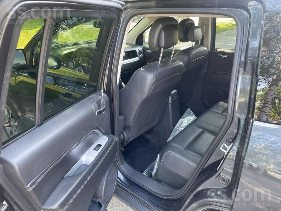 Black Jeep Compass 2014 in Riga, with an engine capacity of 2.20 L and mileage of 182 thousand km for 6390 €, photo 6 on AUTOMOTO.COM.LV