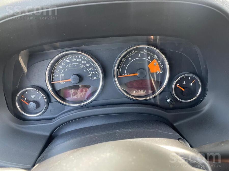 Black Jeep Compass 2014 in Riga, with an engine capacity of 2.20 L and mileage of 182 thousand km for 6390 €, photo 7 on AUTOMOTO.COM.LV