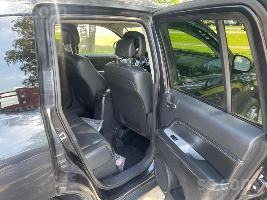 Black Jeep Compass 2014 in Riga, with an engine capacity of 2.20 L and mileage of 182 thousand km for 6390 €, photo 14 on AUTOMOTO.COM.LV