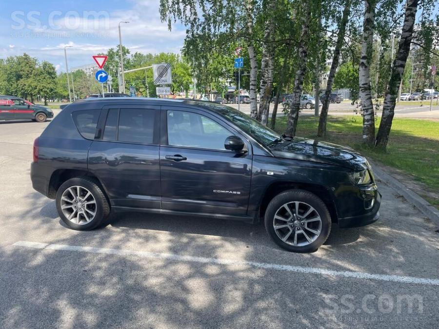 Black Jeep Compass 2014 in Riga, with an engine capacity of 2.20 L and mileage of 182 thousand km for 6390 €, photo 15 on AUTOMOTO.COM.LV