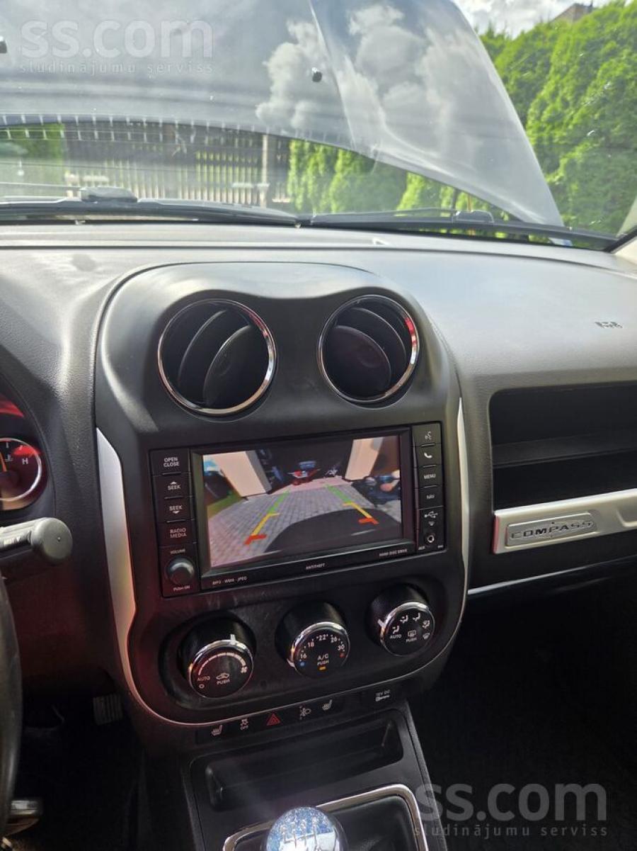 Melns Jeep Compass 2014 Rīga, ar dzinēja tilpumu 2.20 L un nobraukumu 196 tūkst. km par 6450 €, foto 4 vietnē AUTOMOTO.COM.LV
