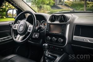 Black Jeep Compass 2014 in Riga, with an engine capacity of 2.20 L and mileage of 196 thousand km for 4990 €, photo 8 on AUTOMOTO.COM.LV