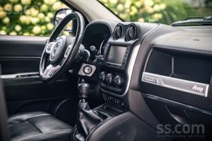 Black Jeep Compass 2014 in Riga, with an engine capacity of 2.20 L and mileage of 196 thousand km for 4990 €, photo 9 on AUTOMOTO.COM.LV