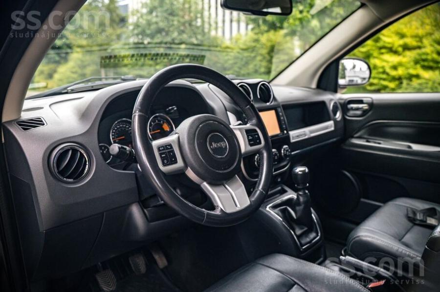 Black Jeep Compass 2014 in Riga, with an engine capacity of 2.20 L and mileage of 196 thousand km for 4990 €, photo 12 on AUTOMOTO.COM.LV