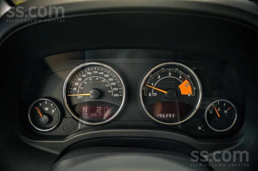 Black Jeep Compass 2014 in Riga, with an engine capacity of 2.20 L and mileage of 196 thousand km for 4990 €, photo 14 on AUTOMOTO.COM.LV