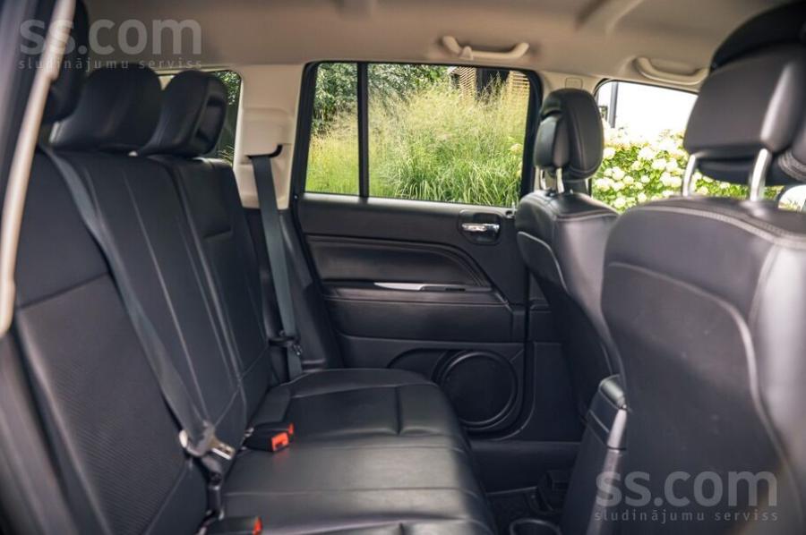 Black Jeep Compass 2014 in Riga, with an engine capacity of 2.20 L and mileage of 196 thousand km for 4990 €, photo 15 on AUTOMOTO.COM.LV