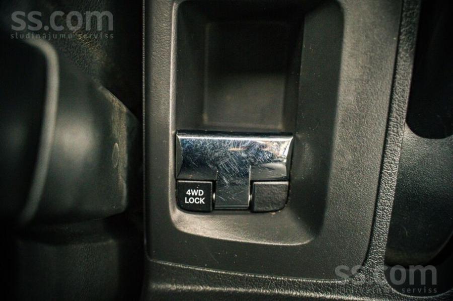Black Jeep Compass 2014 in Riga, with an engine capacity of 2.20 L and mileage of 196 thousand km for 4990 €, photo 20 on AUTOMOTO.COM.LV