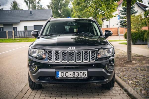 Black Jeep Compass 2014 in Riga, with an engine capacity of 2.20 L and mileage of 196 thousand km for 4990 €, photo 3 on AUTOMOTO.COM.LV