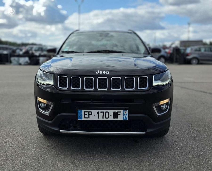 Black Jeep Compass 2017 in Marijampole, with an engine capacity of 1.96 L and mileage of 250 thousand km for 9500 €, photo 3 on AUTOMOTO.COM.LV