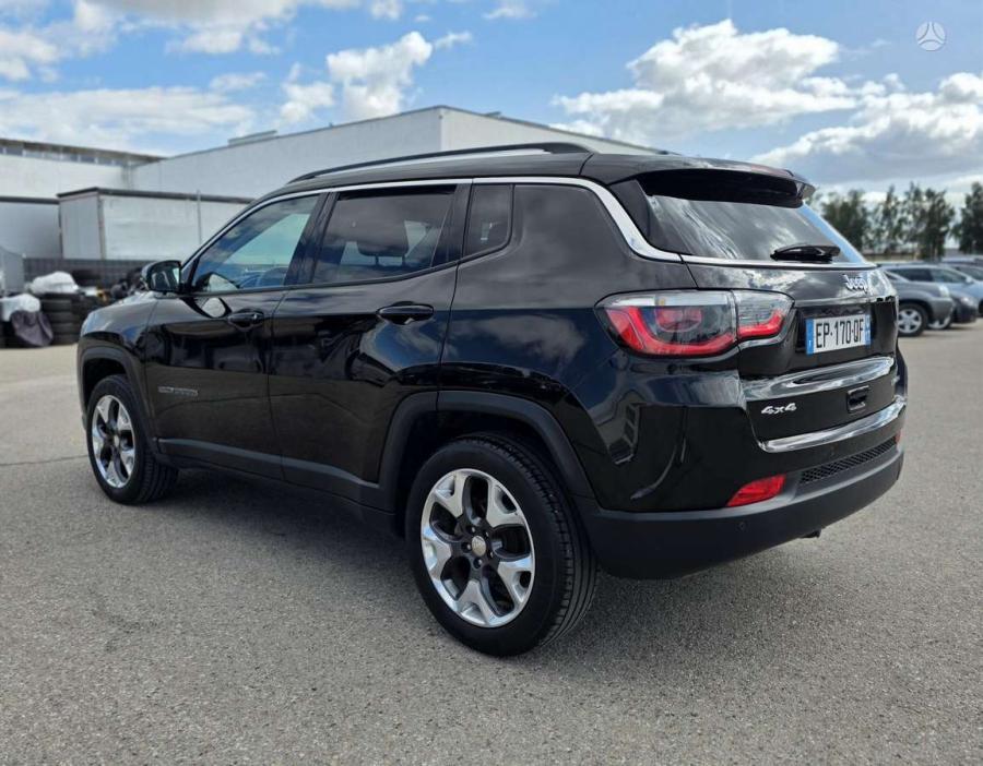 Black Jeep Compass 2017 in Marijampole, with an engine capacity of 1.96 L and mileage of 250 thousand km for 9500 €, photo 7 on AUTOMOTO.COM.LV